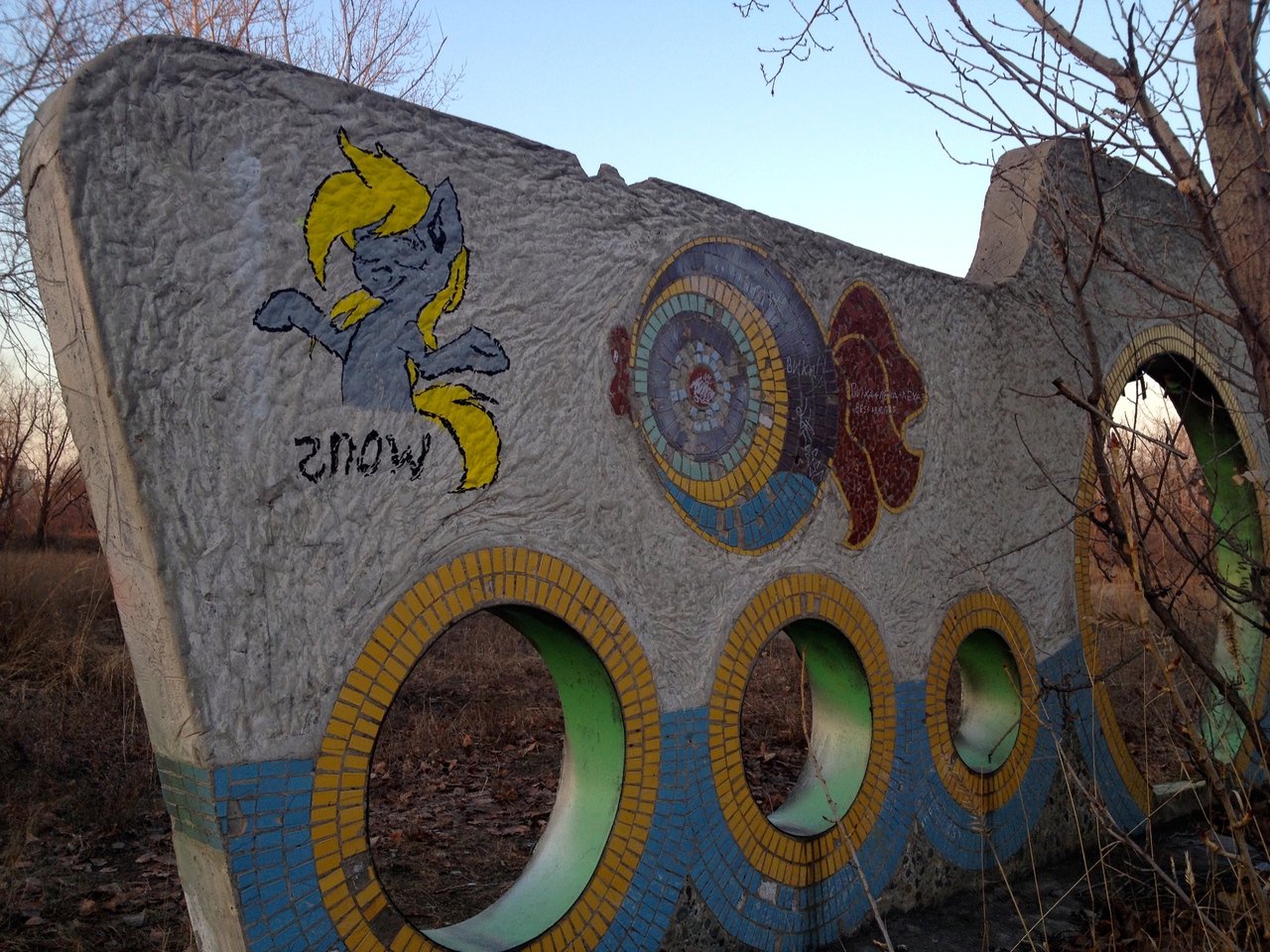 #593375 - safe, artist:snow, derpy hooves, pegasus, pony, female ...