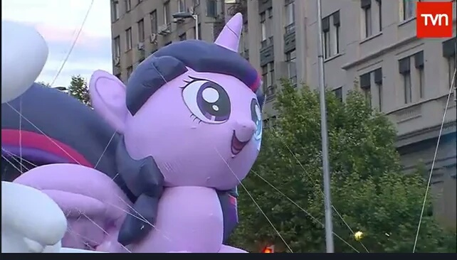 #1043976 - safe, twilight sparkle, alicorn, pony, g4, balloon, chile ...